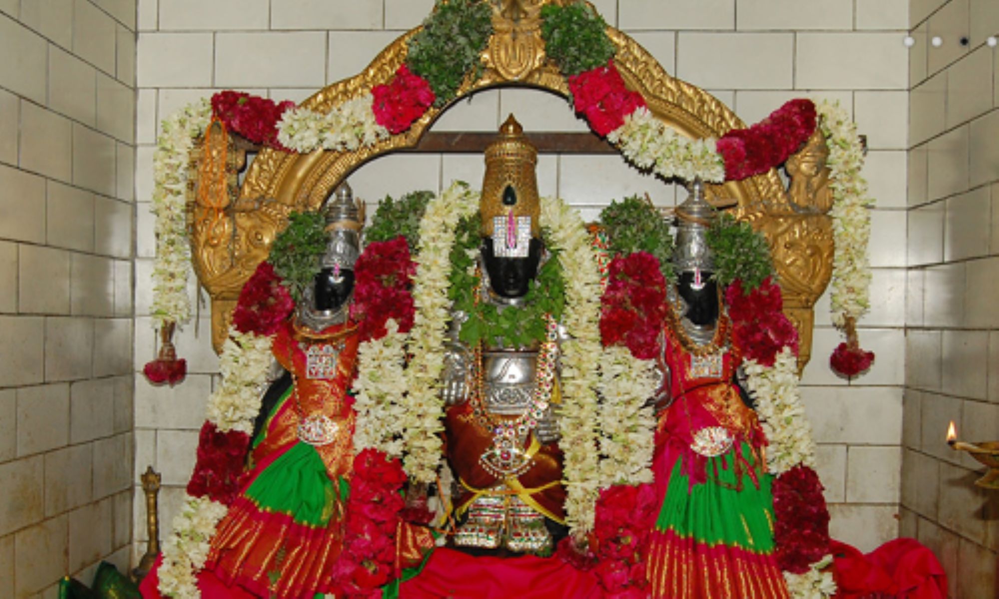 திருமணத்தடை நீக்கும் கல்யாண வெங்கடேச பெருமாள்! - News4 Tamil | Online ...